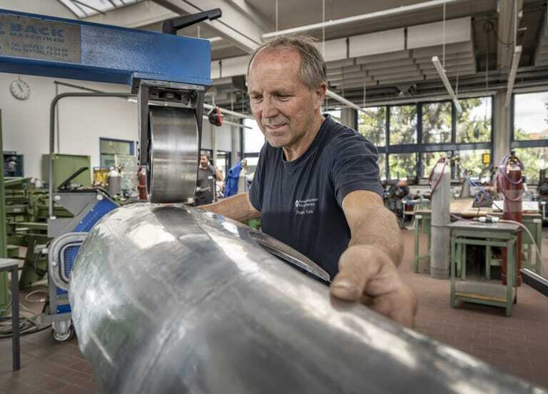 Oldtimer restaurieren: Hier lernen Schrauber und Profis, wie´s geht ...