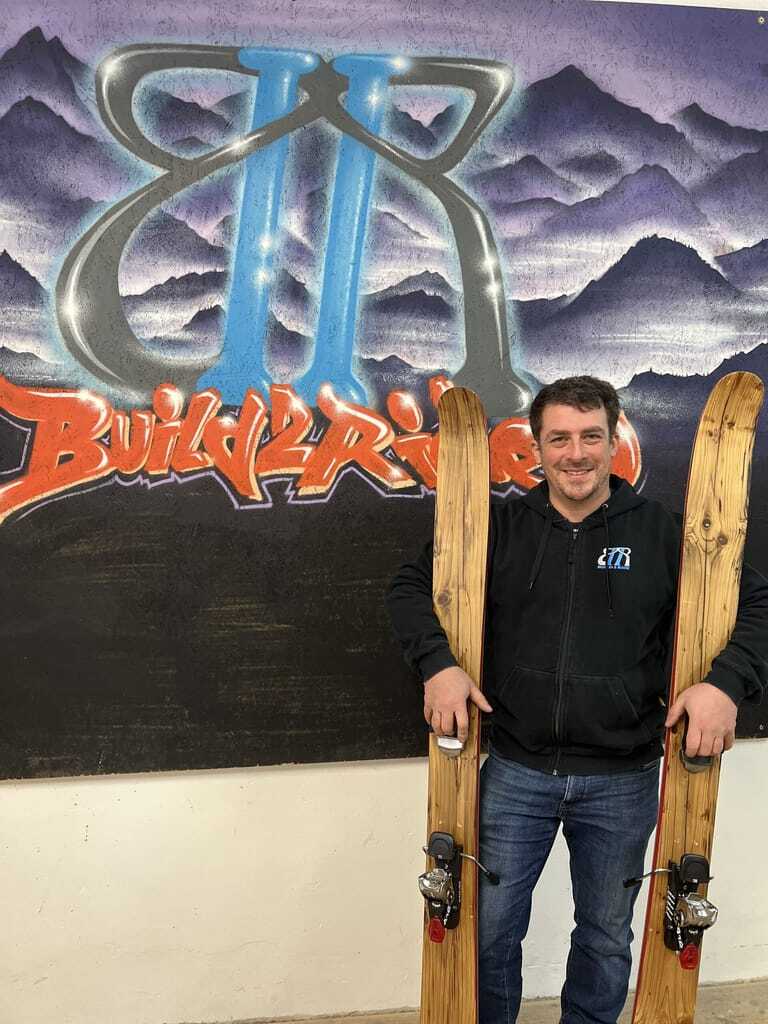 Dieser Handwerker verhilft zu Skiern der Marke Eigenbau - dhz.net