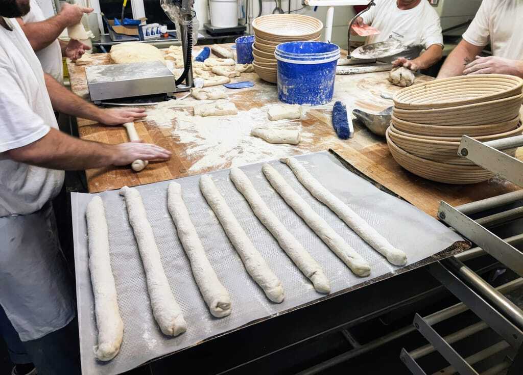 Traditionell und beliebt: Bäcker backt mit Großvaters Rezepten - dhz.net